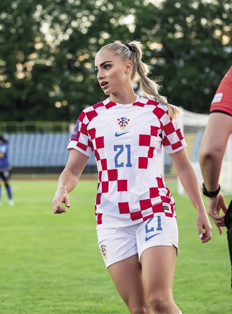Ana Maria Marković: Fussballstar, Influencerin und Unternehmerin – Ihr ...